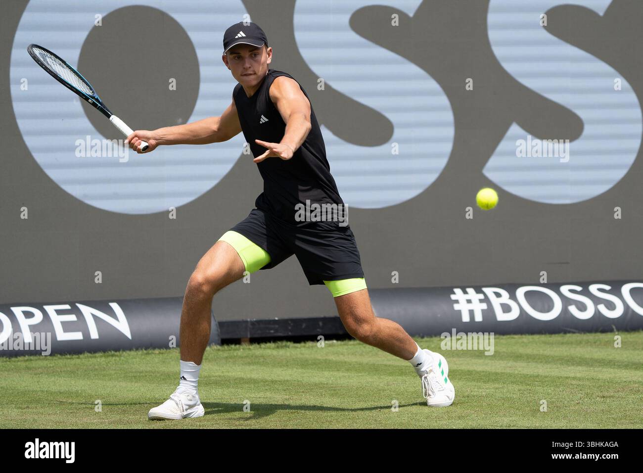 Stuttgart, Deutschland. 10th June, 2025. Justin Engel holt zum ...