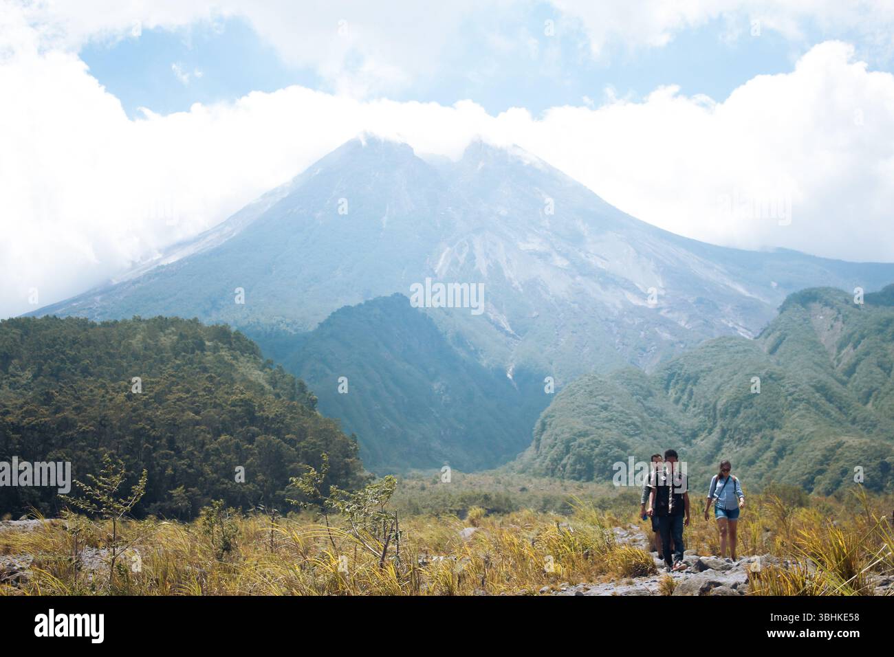 Panoramic mountain view hikers hi-res stock photography and images - Alamy
