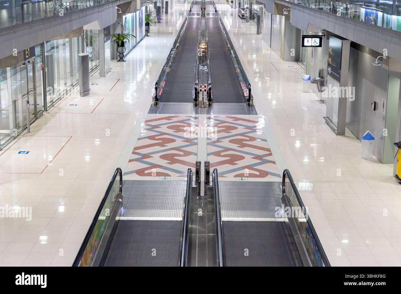 An empty hall with moving walkway - horizontal escalator, at the ...
