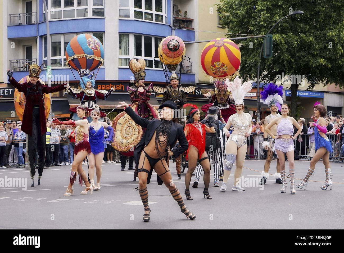 Carnival of Cultures, parade from Frankfurter Allee / corner of ...