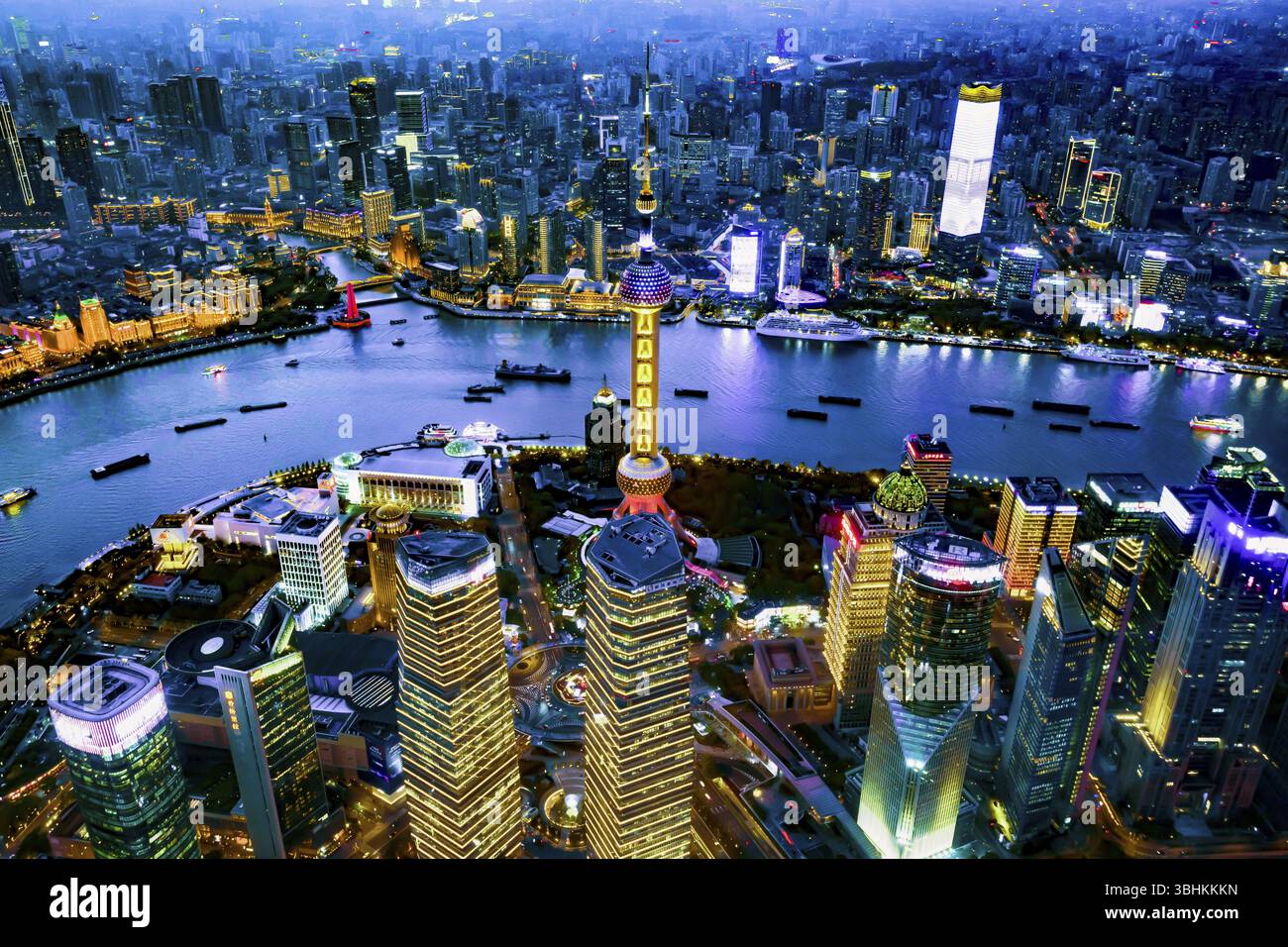 Pearl Tower, Bund, Waitan, Huangpu River, seen from Shanghai Tower ...