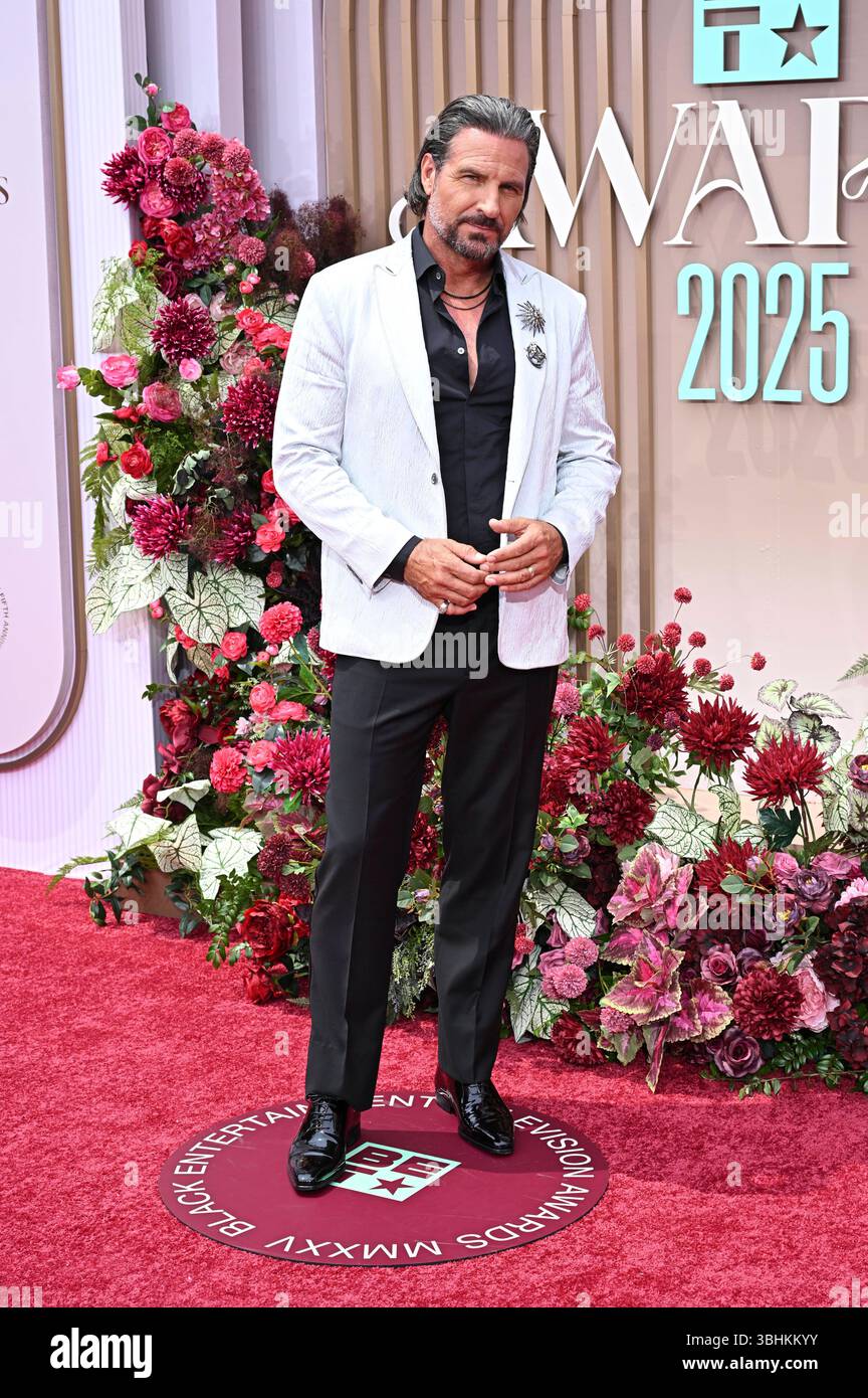 Ed Quinn bei der Verleihung der 25. BET Awards 2025 im Peacock Theater ...
