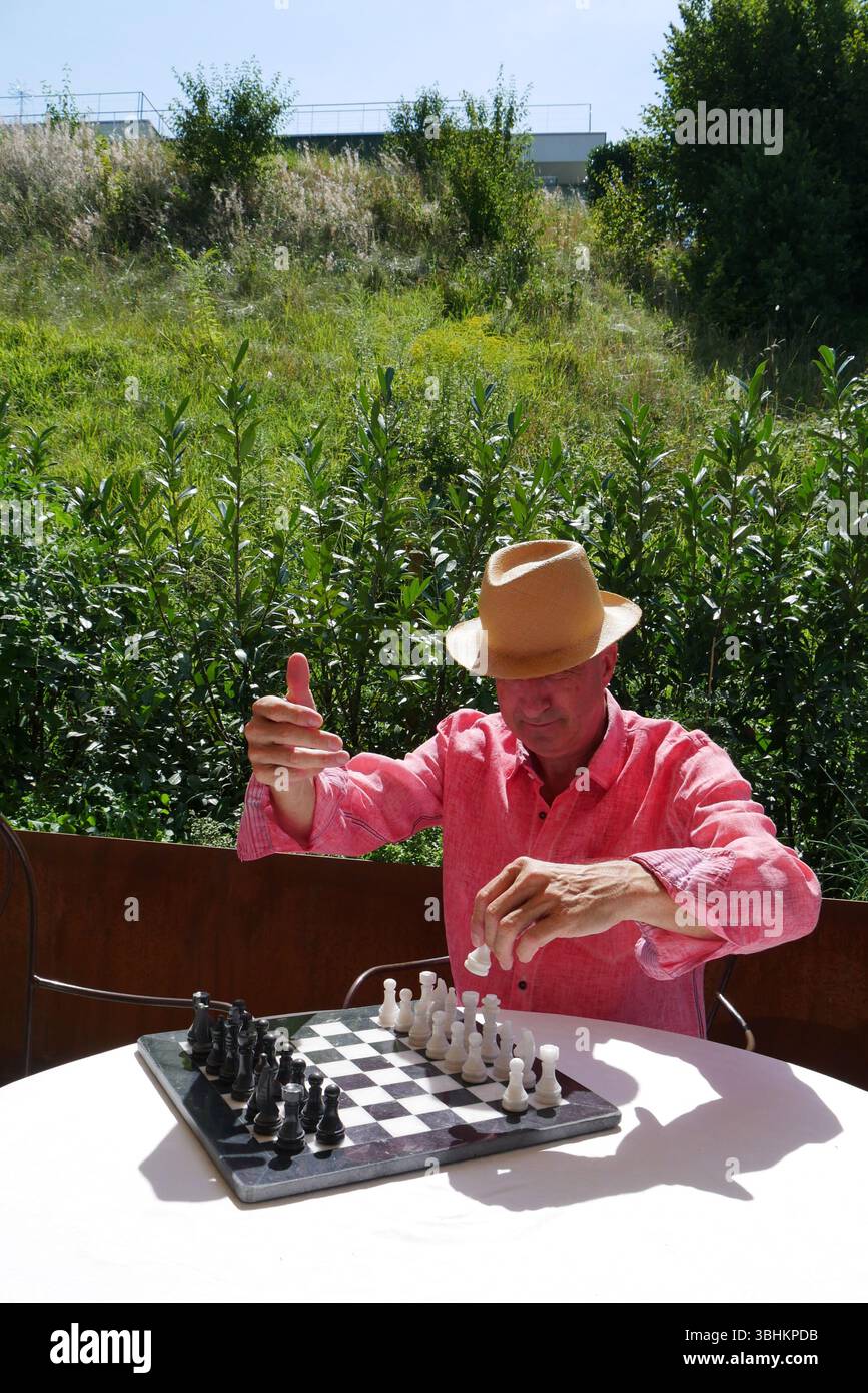 Strategy playing game chess hi-res stock photography and images - Alamy
