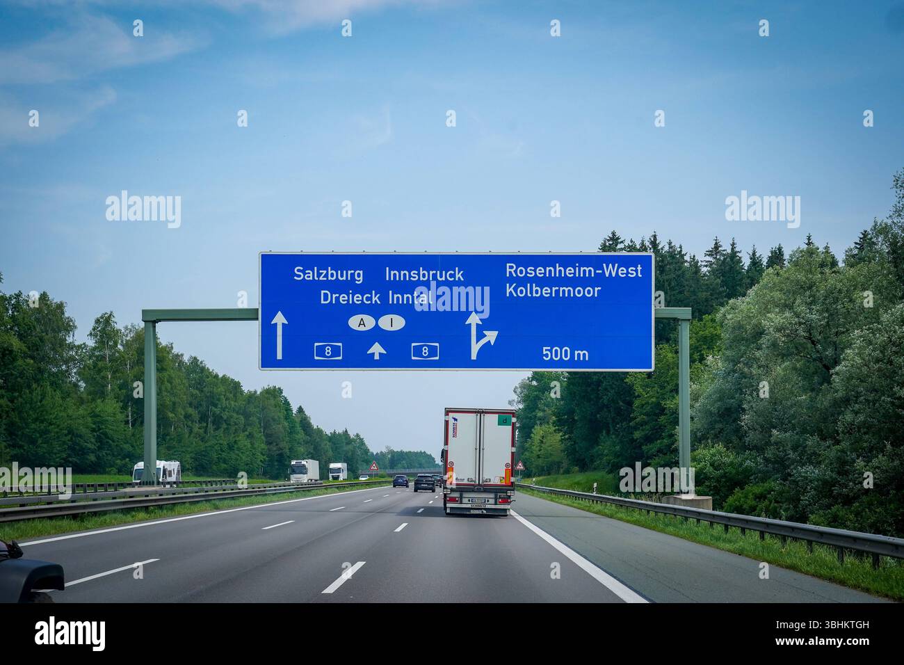 Deutschland, Autobahn A8, Richtung Salzburg und Innsbruck, Hinweis auf ...