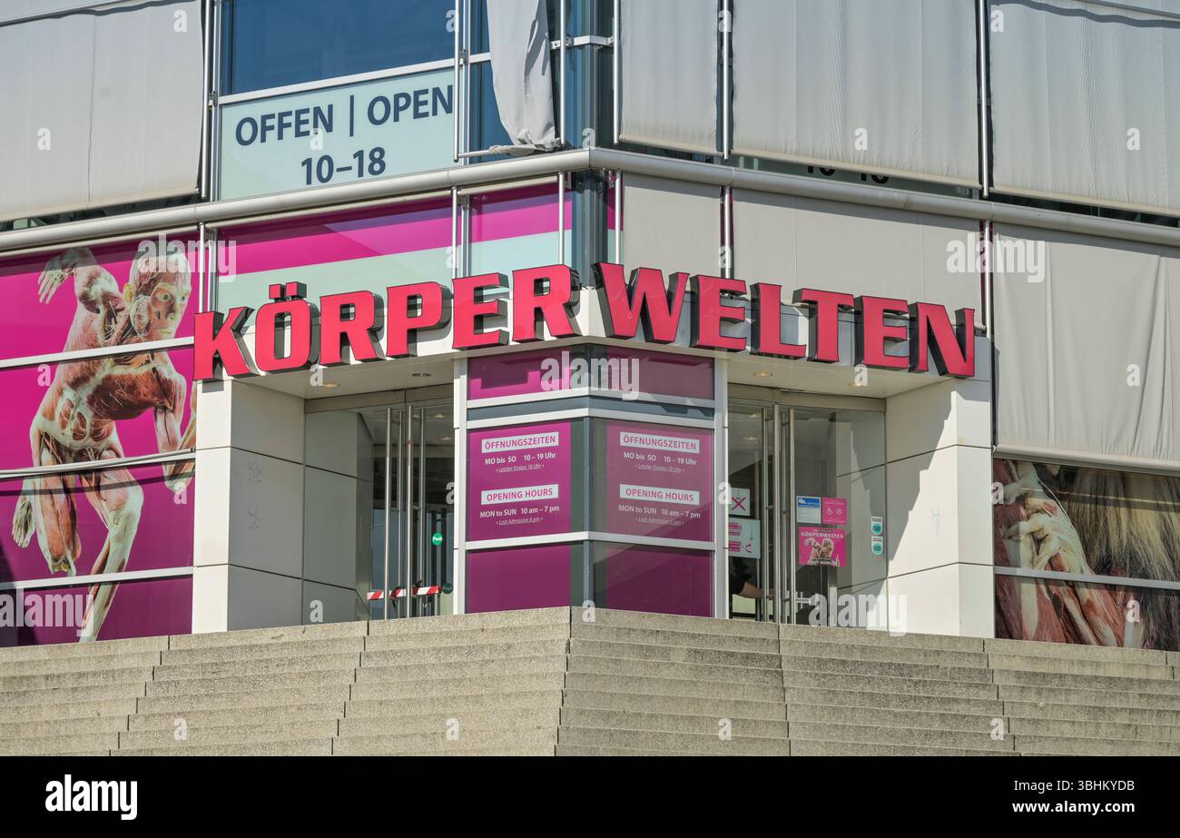 Körperwelten Ausstellung, Fuss Fernsehturm Alexanderplatz, Bezirk Mitte ...