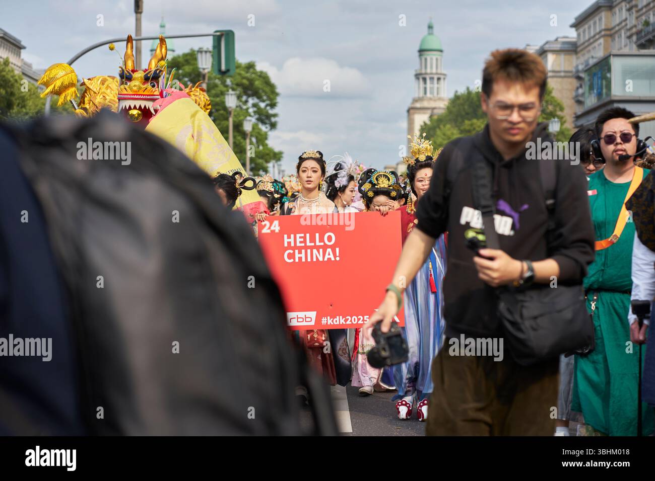 The Chinese delegation during the parade of Karneval der Kulturen in ...