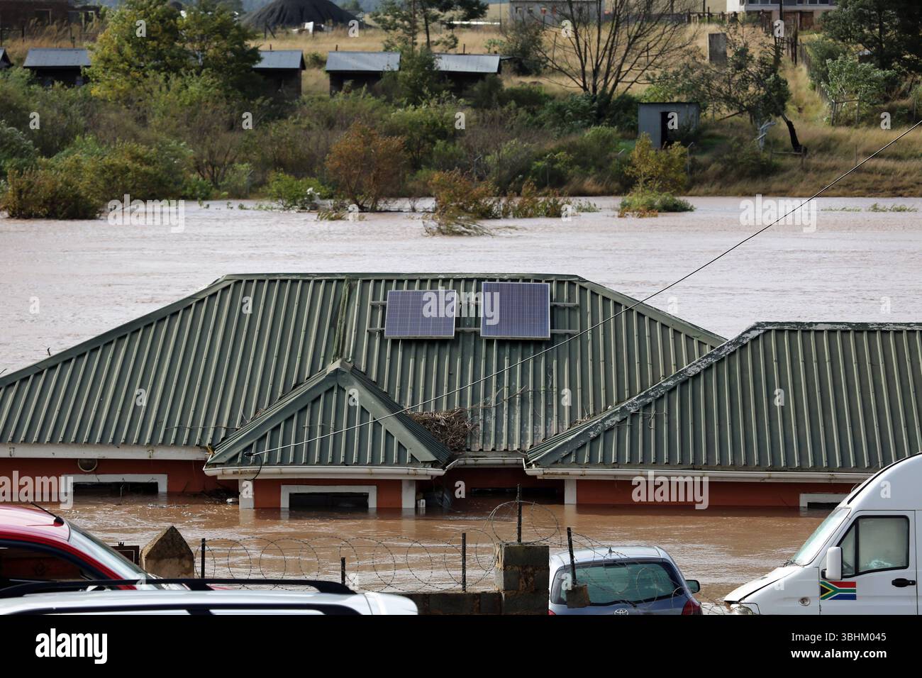 Flooding in the Eastern Cape of South Africa Flooded houses at Polar ...