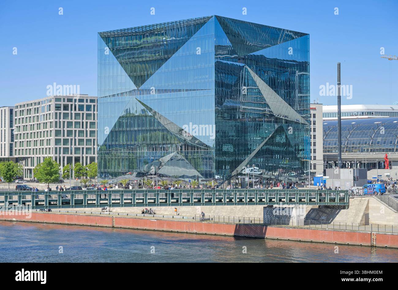 Cube, gläsernes Bürohaus, Washingtonplatz, Bezirk Mitte, Berlin ...