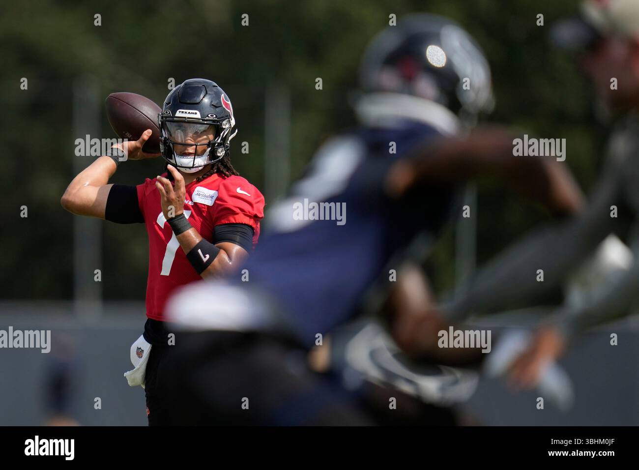 Houston Texans quarterback C.J. Stroud (7) throws to wide receiver Nico ...