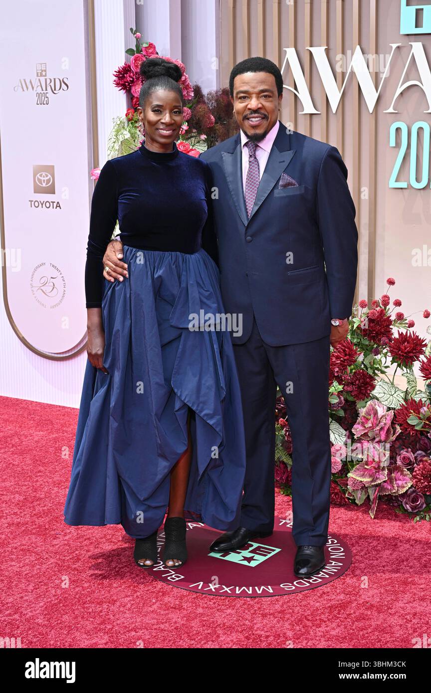 Russell Hornsby mit Ehefrau Denise Walker bei der Verleihung der 25. BET Awards 2025 im Peacock ...