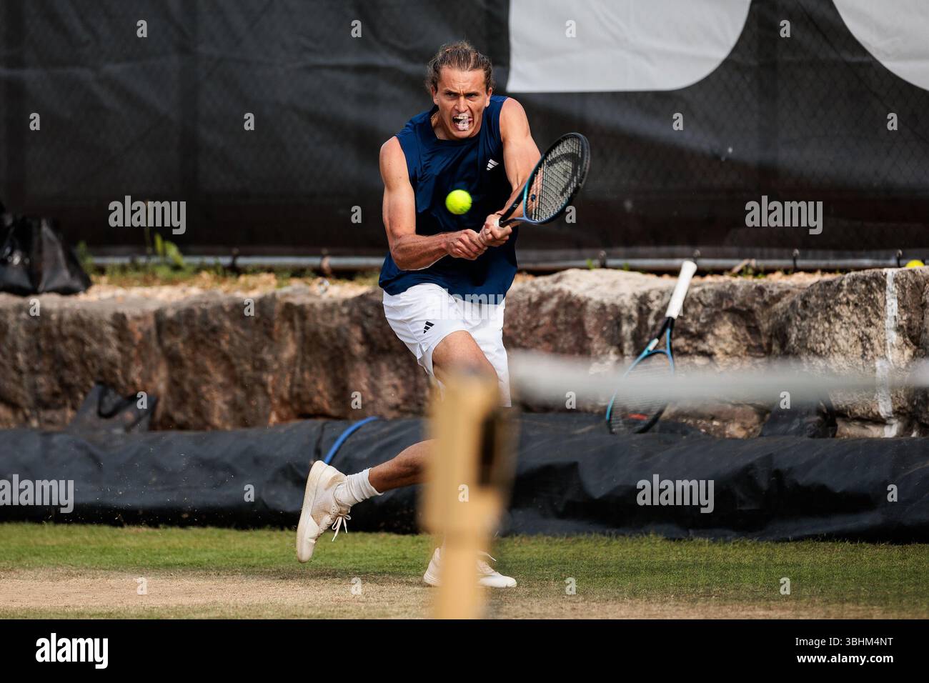 Stuttgart, Deutschland. 10th June, 2025. Alexander Zverev (GER) trainiert, im Training BOSS OPEN ...