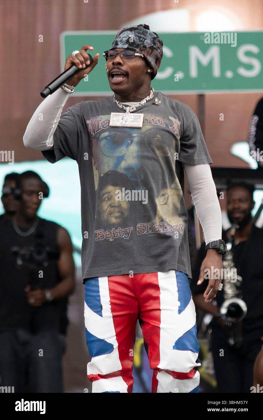 Asake preforming at the Wireless festival Finsbury Park London Stock ...