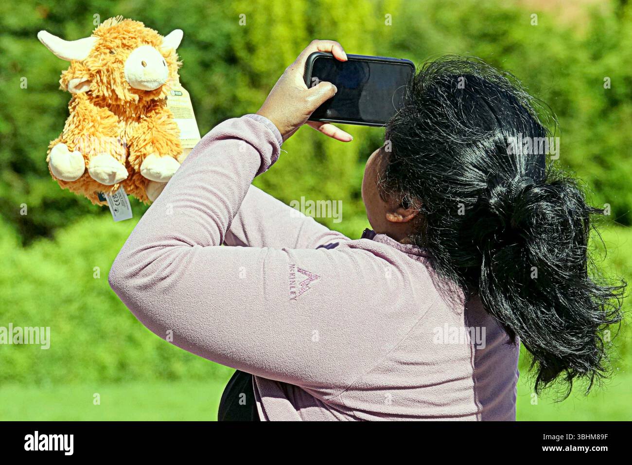 Glasgow, Scotland, UK. 10th June, 2025. UK Weather: Sun in the city as ...