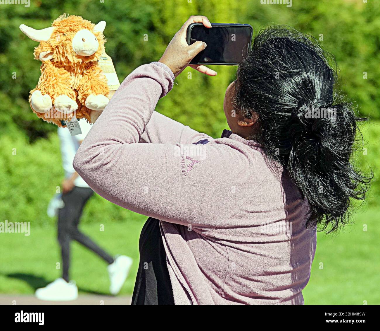 Glasgow, Scotland, UK. 10th June, 2025. UK Weather: Sun in the city as ...