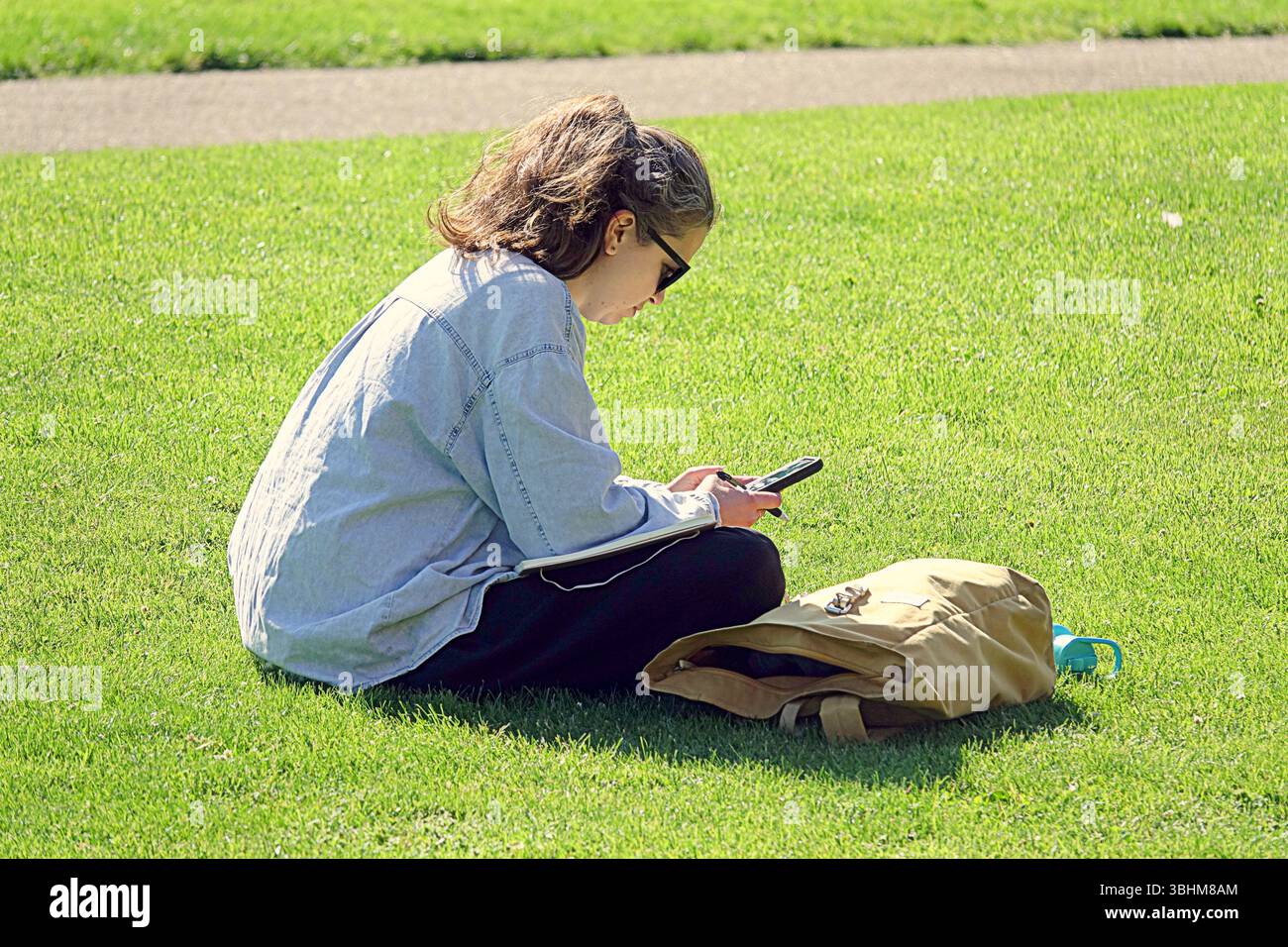 Glasgow, Scotland, UK. 10th June, 2025. UK Weather: Sun in the city as ...
