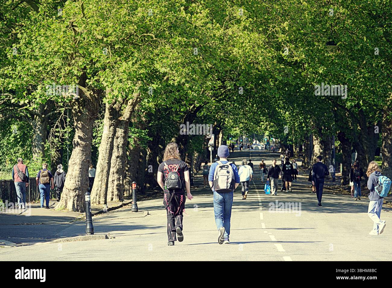 Glasgow, Scotland, UK. 10th June, 2025. UK Weather: Sun in the city as ...