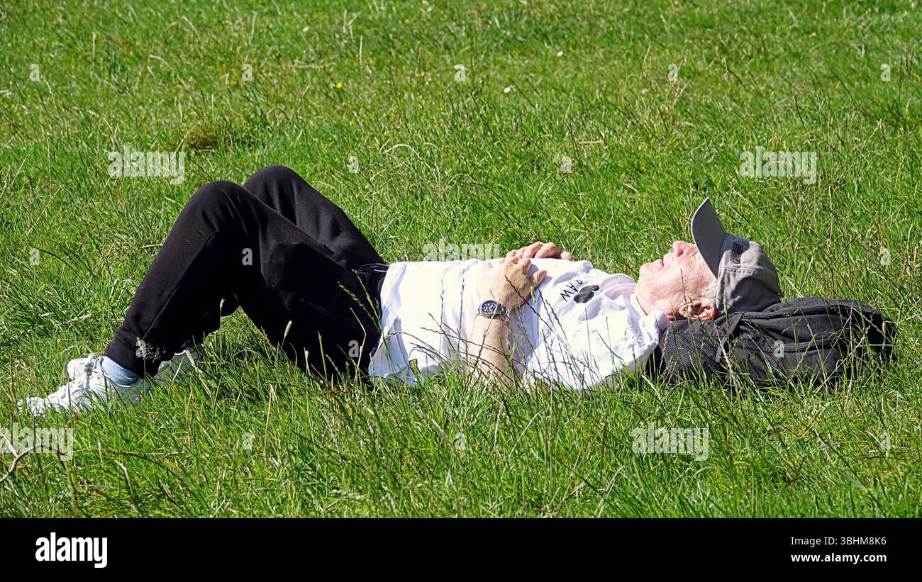 Glasgow, Scotland, UK. 10th June, 2025. UK Weather: Sun in the city as ...