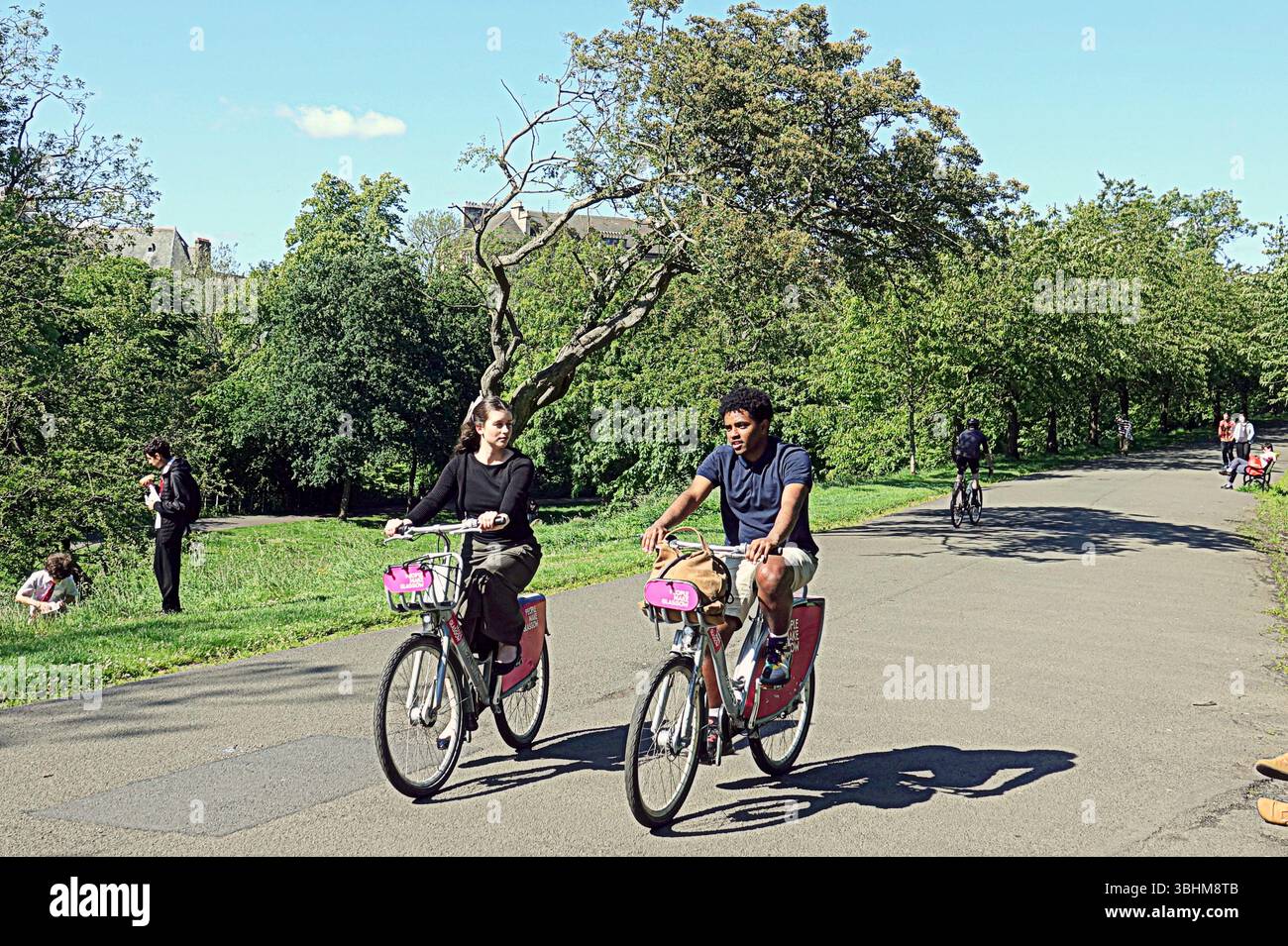 Glasgow, Scotland, UK. 10th June, 2025. UK Weather: Sun in the city as ...