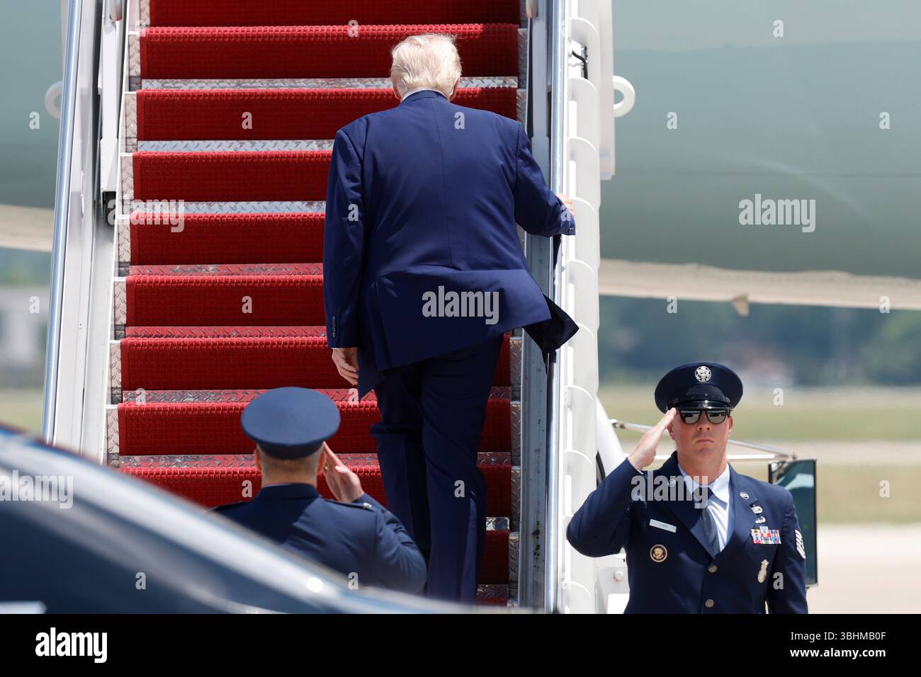 President Donald Trump boards Air Force One at Joint Base Andrews, Md ...