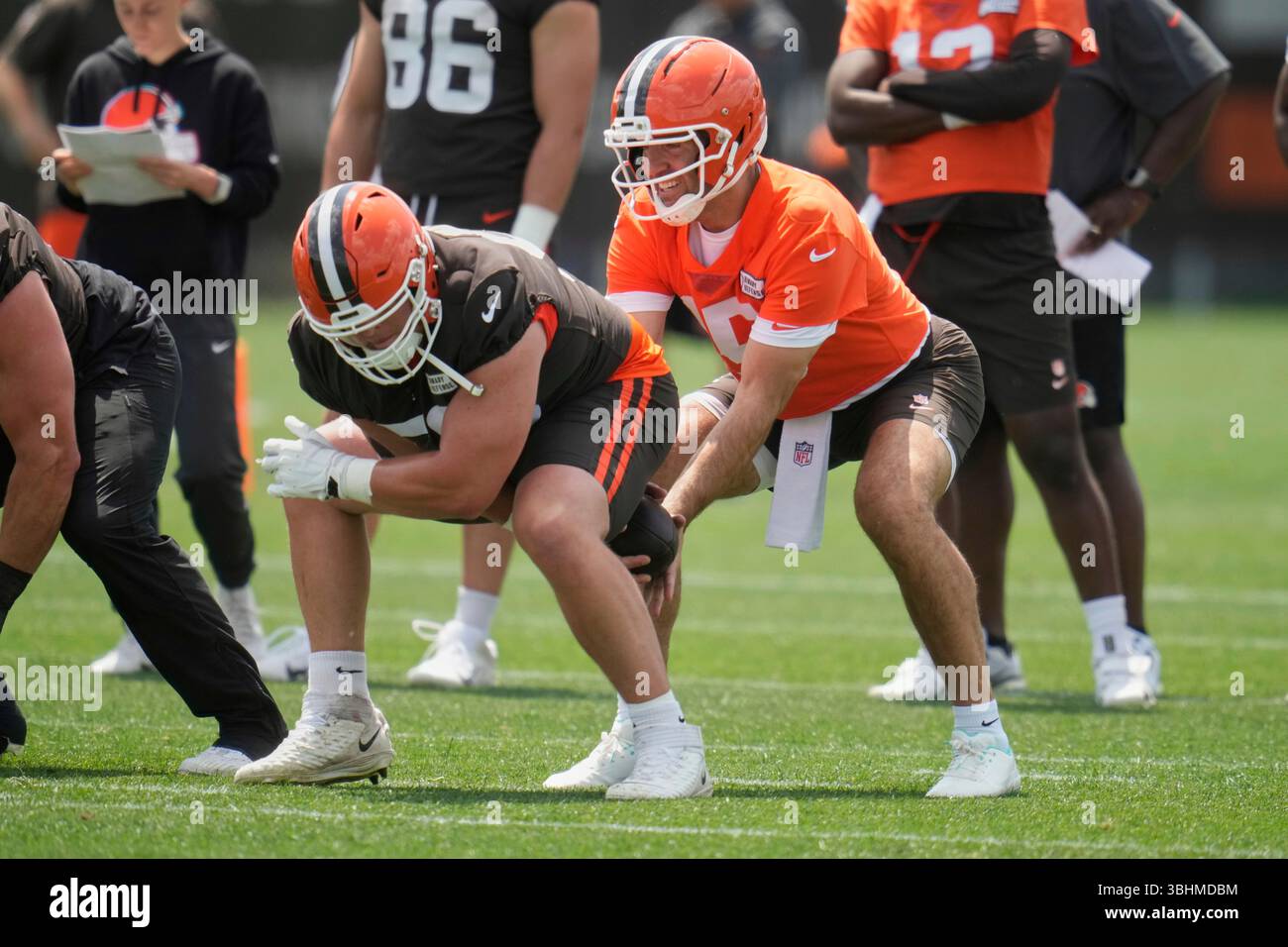 Cleveland Browns quarterback Joe Flacco, right, takes the snap from center Luke Wypler (56 ...