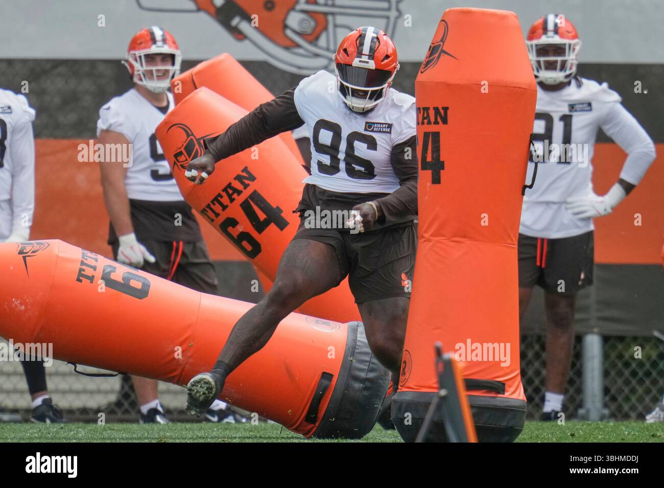 Cleveland Browns defensive tackle Maliek Collins (96) participates in a ...
