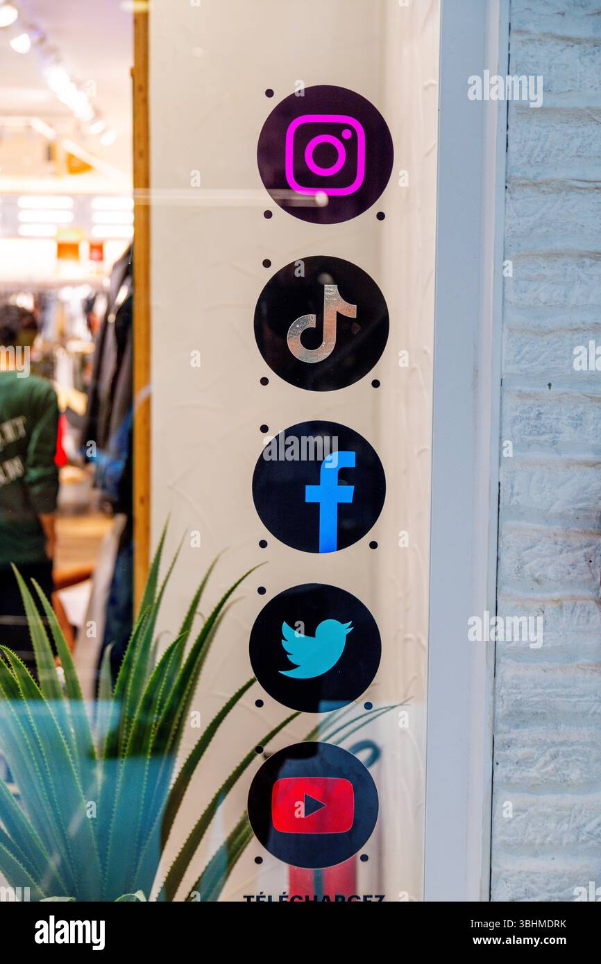 Casablanca, Casablanca-Settat - Morocco - 07-27-2024: Social media icons for Instagram, TikTok ...