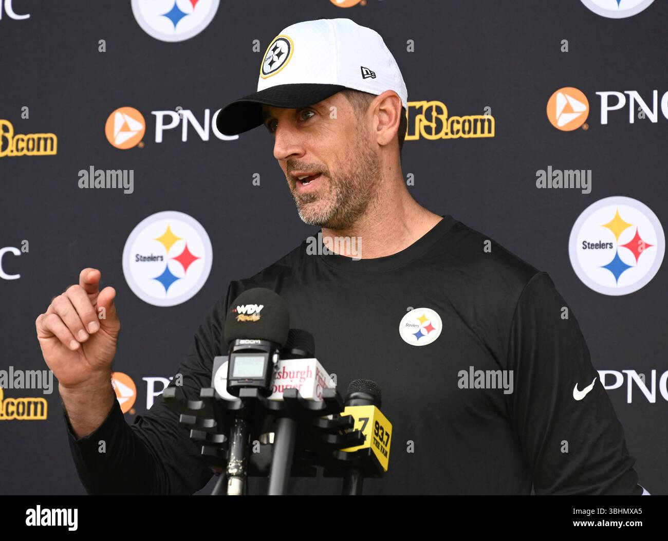Newly-signed quarterback Aaron Rodgers talks with the media after the ...