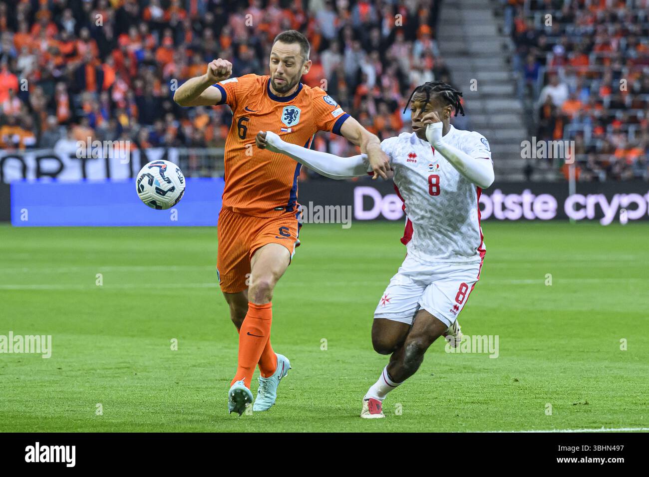 GRONINGEN - (l-r) Stefan de Vrij of Netherlands , Paul Mbong of Malta ...