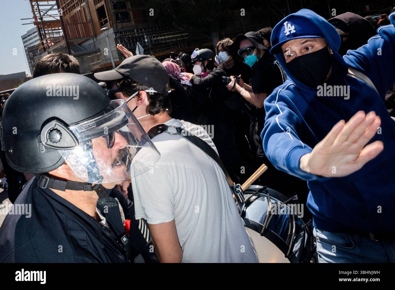Los Angeles, United States. 08th June, 2025. Protestors hold up their ...