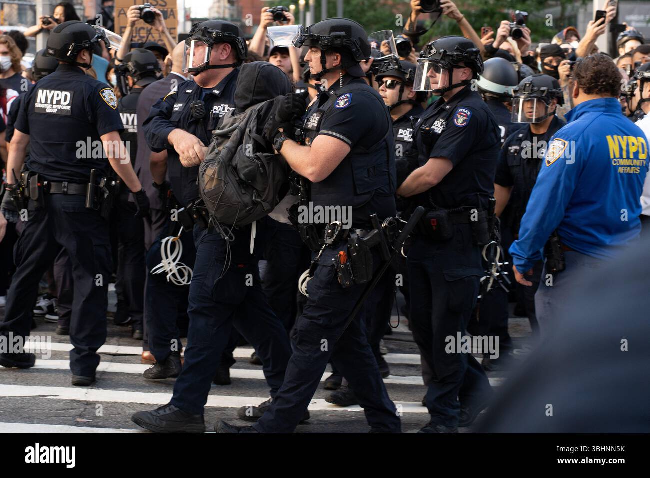New York, United States. 10th June, 2025. Protesters clash with NYPD ...