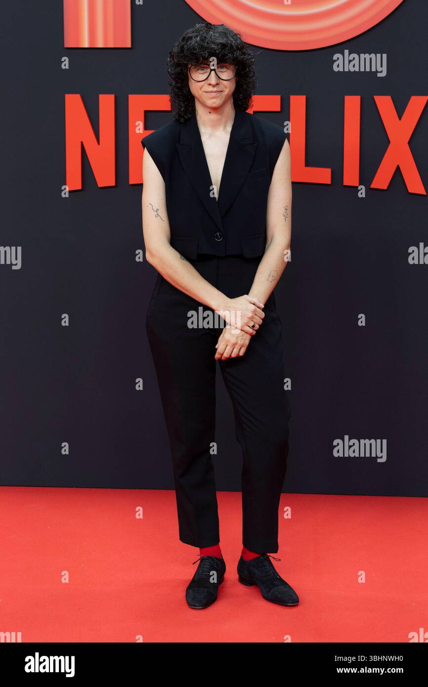 Laura Pedro attended 'the red carpet for the 10th Anniversary of ...