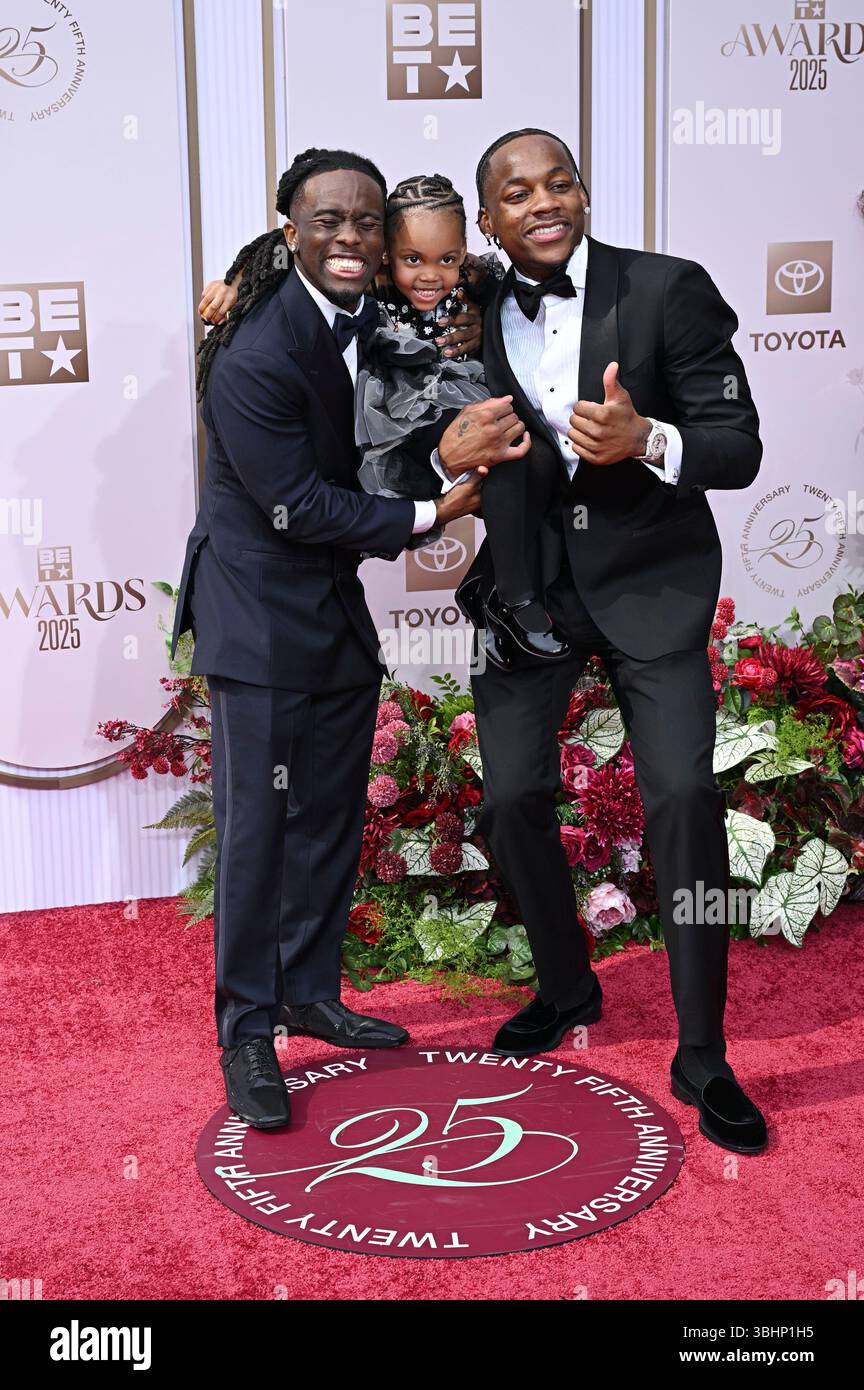 Kai Cenat, SageS und Tylil James bei der Verleihung der 25. BET Awards ...
