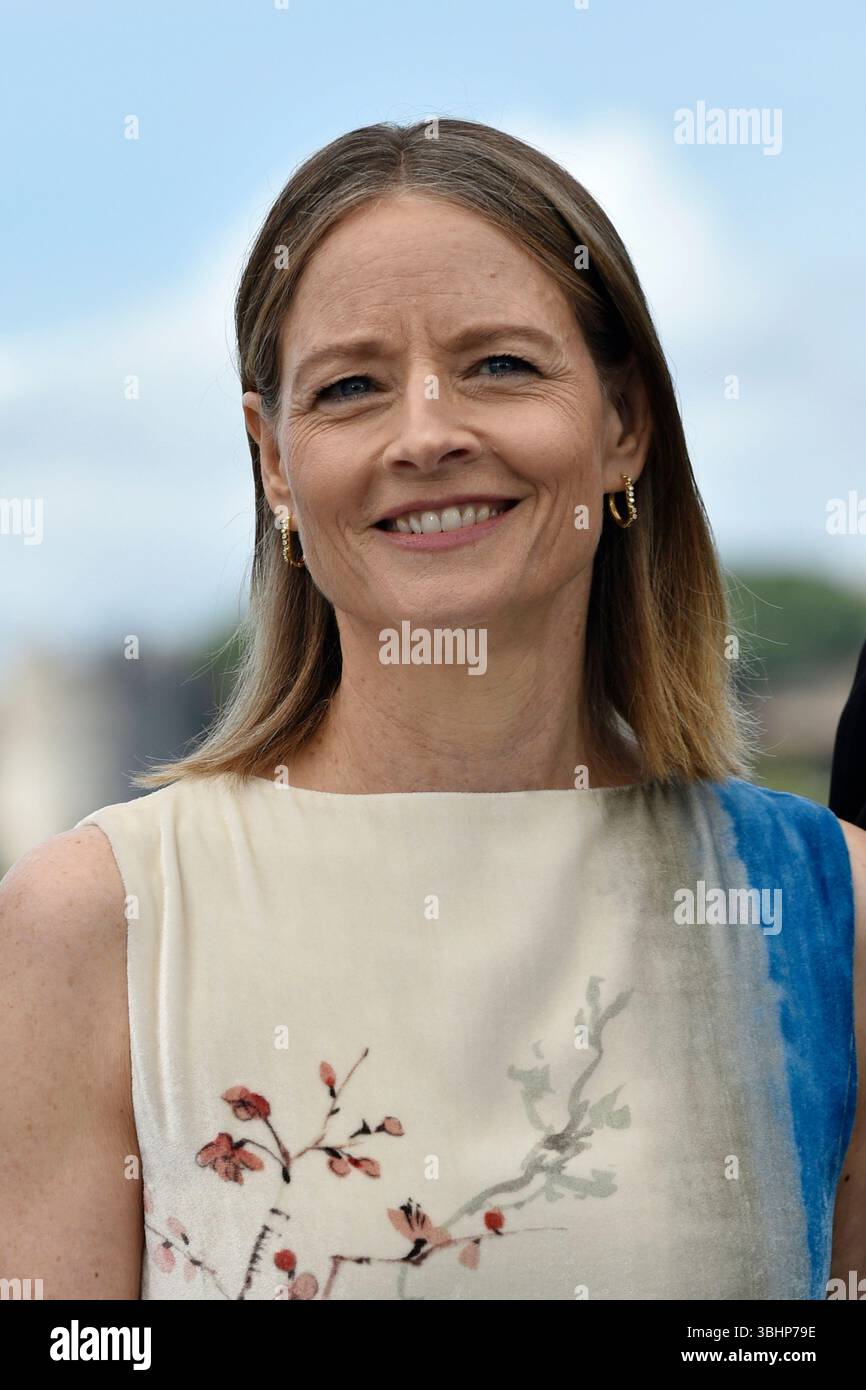 Actress Jodie Foster posing during the photocall of the film A Private ...