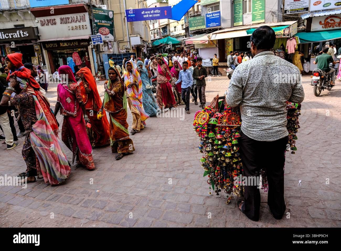 India. Rajasthan. Nathdwara. Old town bazar Stock Photo - Alamy