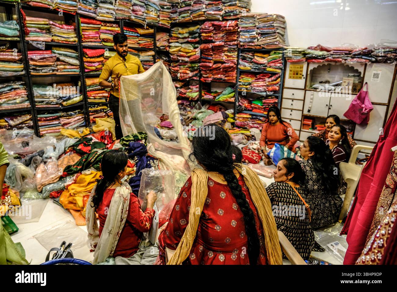 India. Rajasthan. Nathdwara. Old town bazar Stock Photo - Alamy