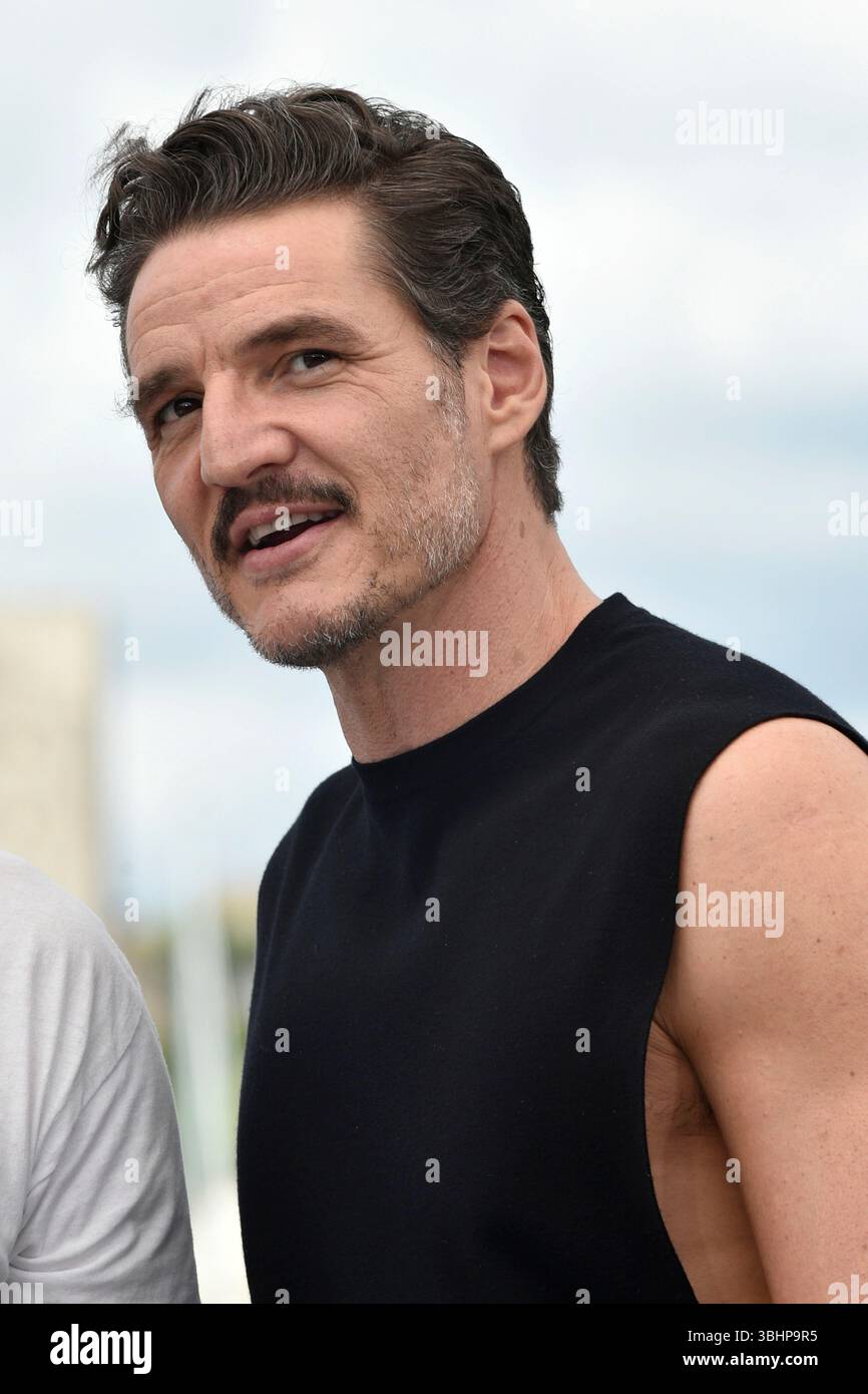 Actor Pedro Pascal posing during the photocall of the film Eddigton on ...