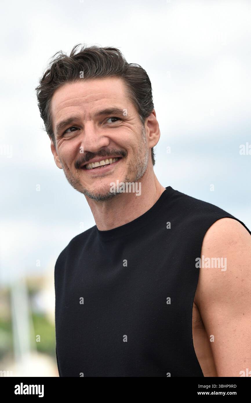 Actor Pedro Pascal posing during the photocall of the film Eddigton on ...