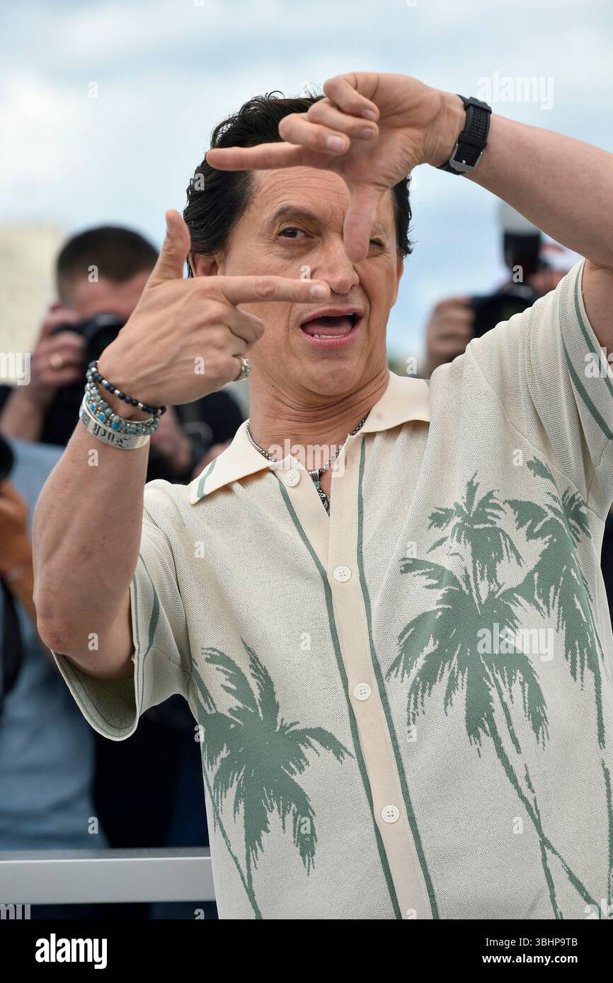 Actor Clifton Collins Jr, posing during the photocall of the film ...