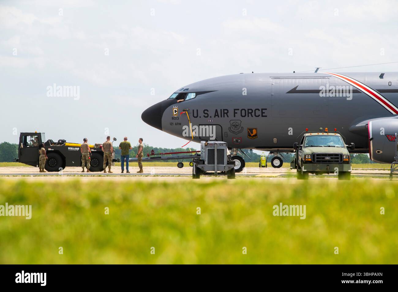 U.S. Air Force Airmen with the 121st Air Refueling Wing Maintenance ...
