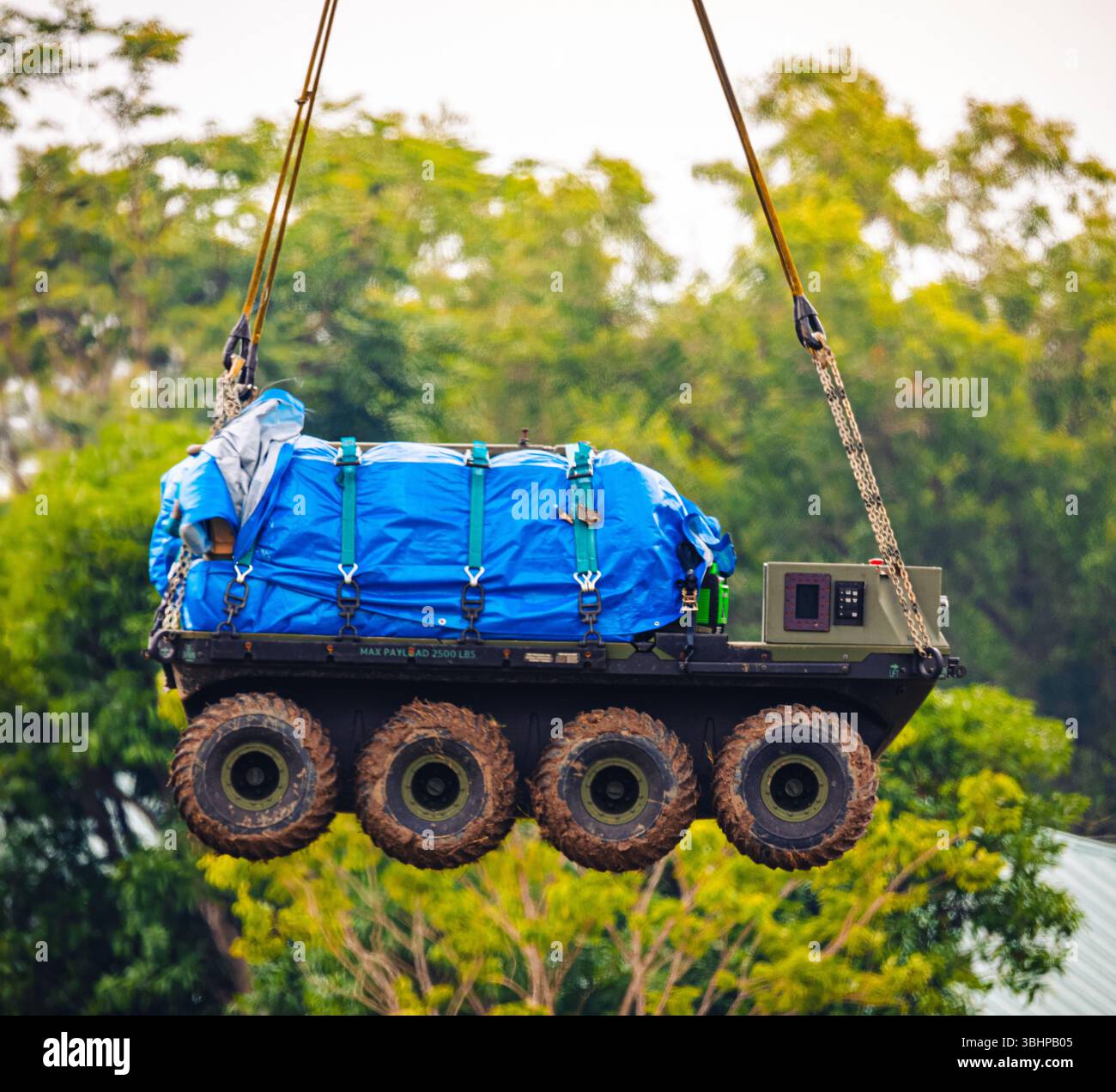 A U.S. Army Boeing CH-47 Chinook with 25th Combat Aviation Brigade ...