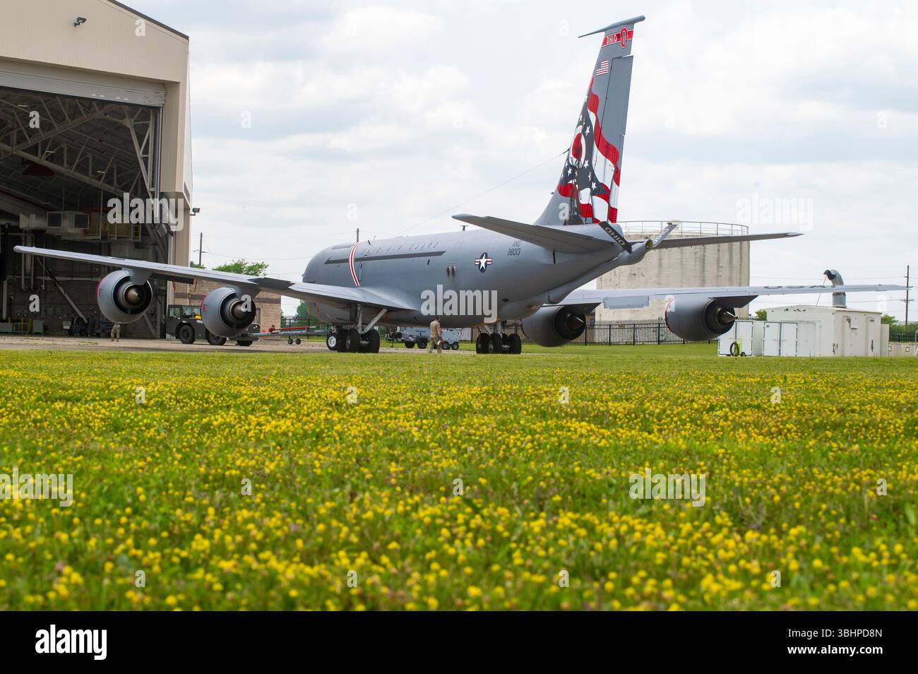 A U.S. Air Force KC-135 Stratotanker with the 121st Air Refueling Wing ...