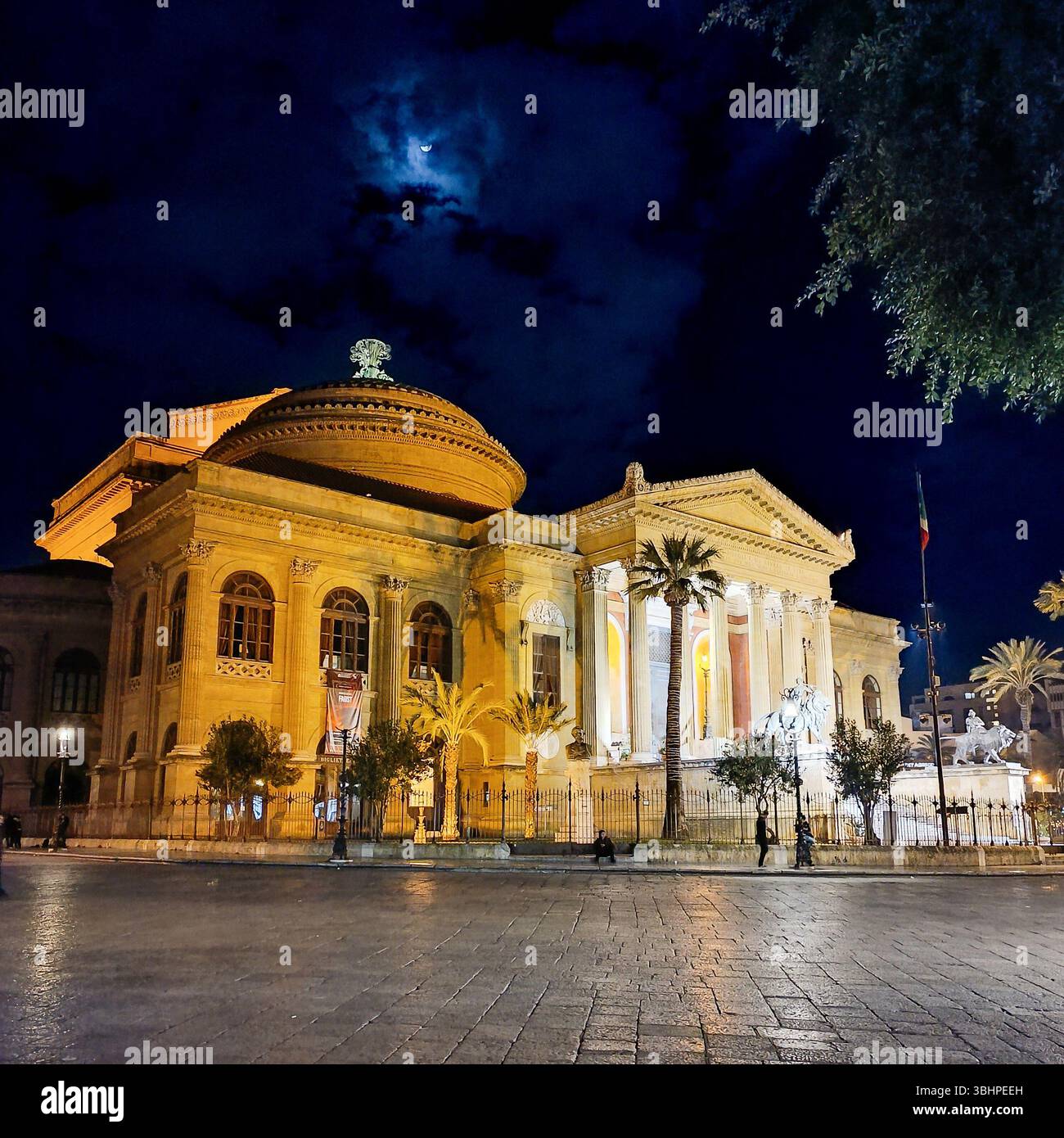 the facade of the famous Massimo theatre in Palermo, Sicily Stock Photo ...