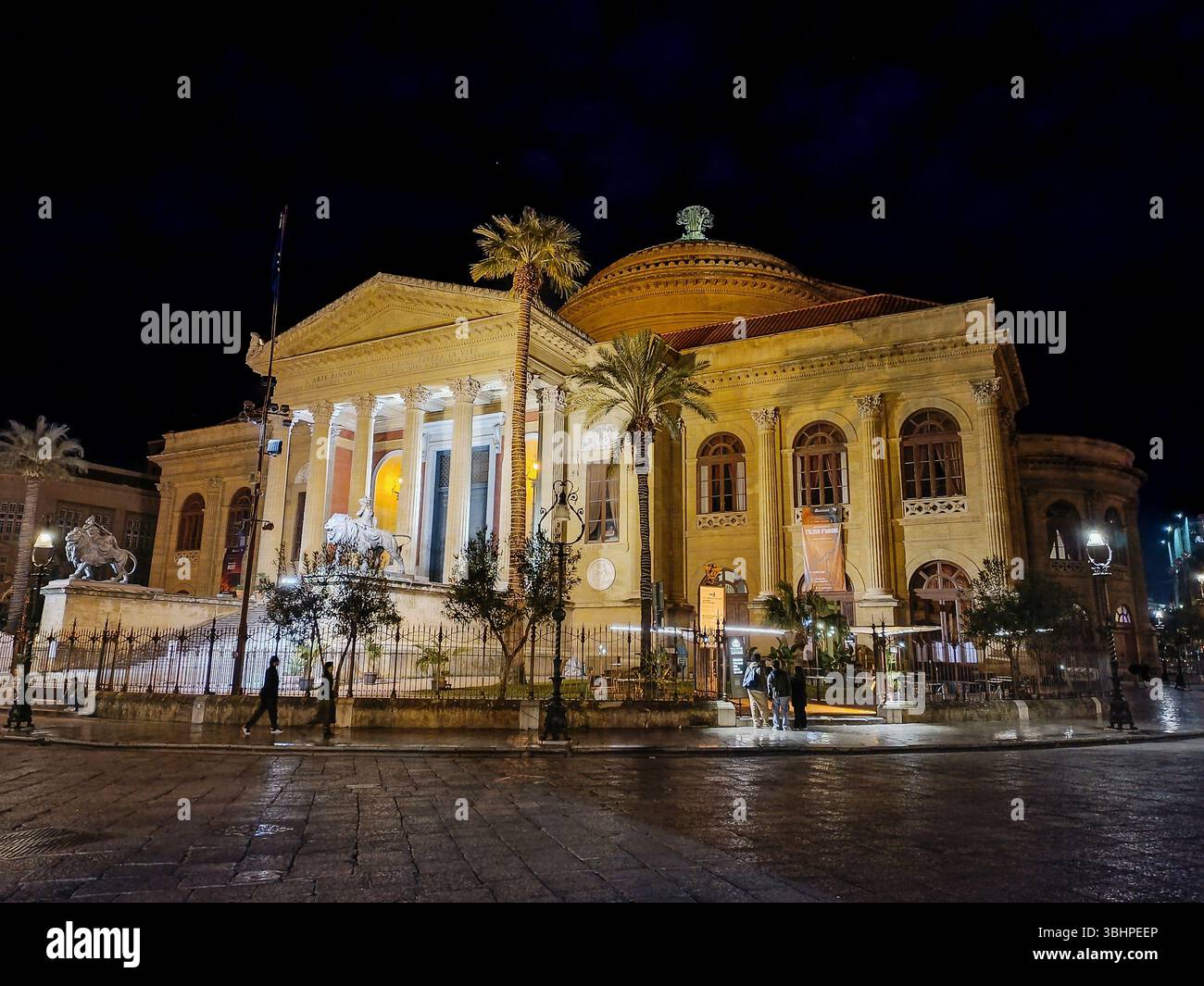 the facade of the famous Massimo theatre in Palermo, Sicily Stock Photo ...
