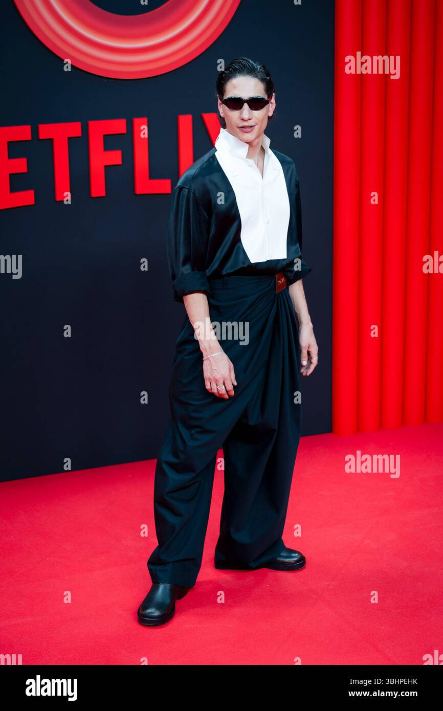 Enzo Gomez attends to '10th Anniversary Netflix Spain' Red Carpet at ...