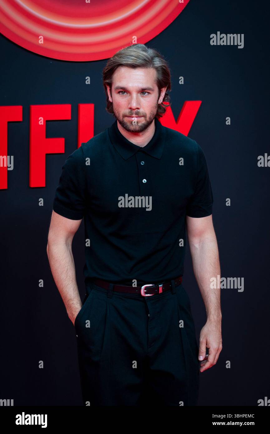 Carlos Cuevas attends to '10th Anniversary Netflix Spain' Red Carpet at ...
