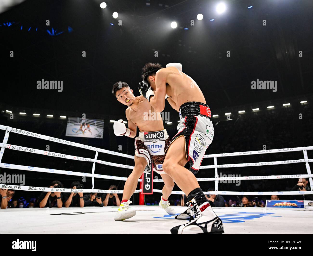 Junto Nakatani (white gloves) and Ryosuke Nishida (black globes ...