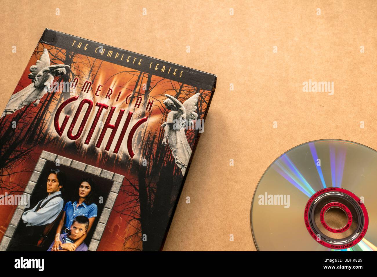 Tv set case hi-res stock photography and images - Alamy