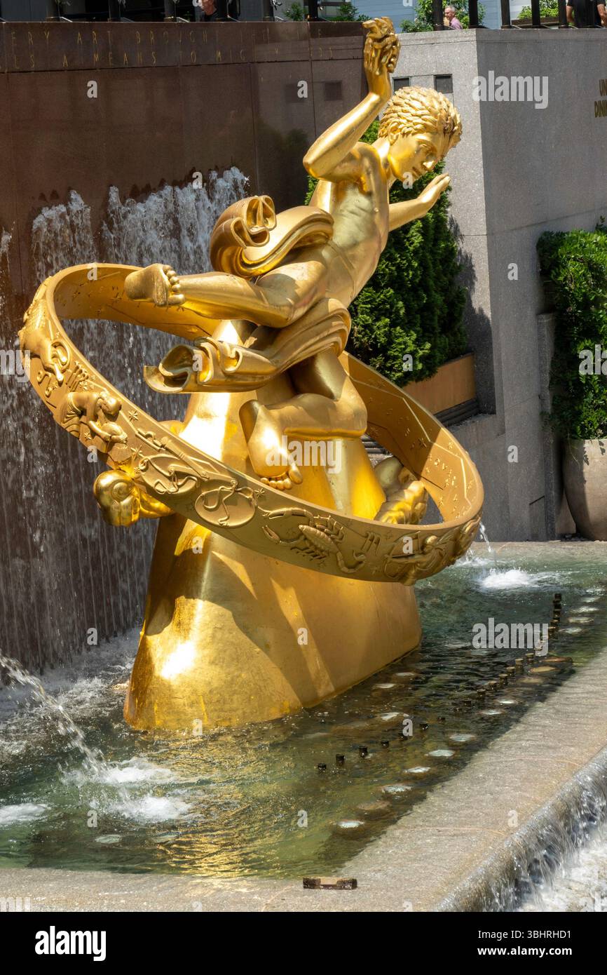 The iconic Prometheus Statue is in Rockefeller Center, New York City ...