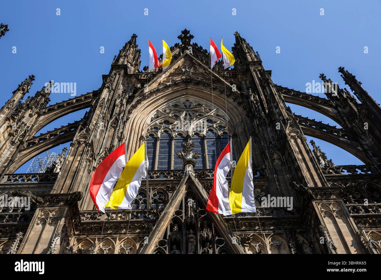 flags on the south facade of the cathedral, Cologne, Germany. Flaggen ...