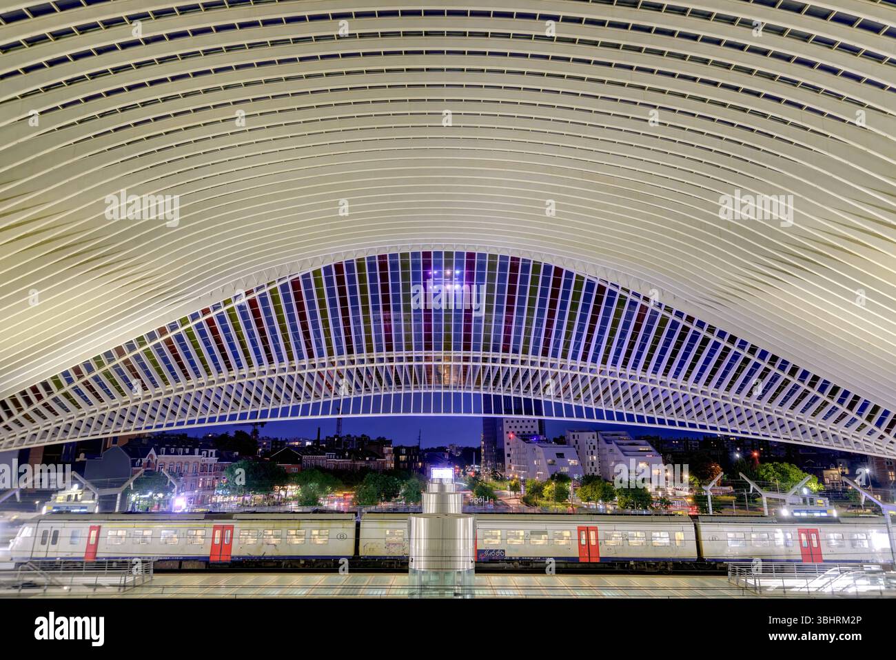 Bahnhof Liege-Guillemins von Santiago Calatrava // Liege-Guillemins ...